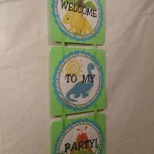 Dinosaur Welcome Sign on Luulla
