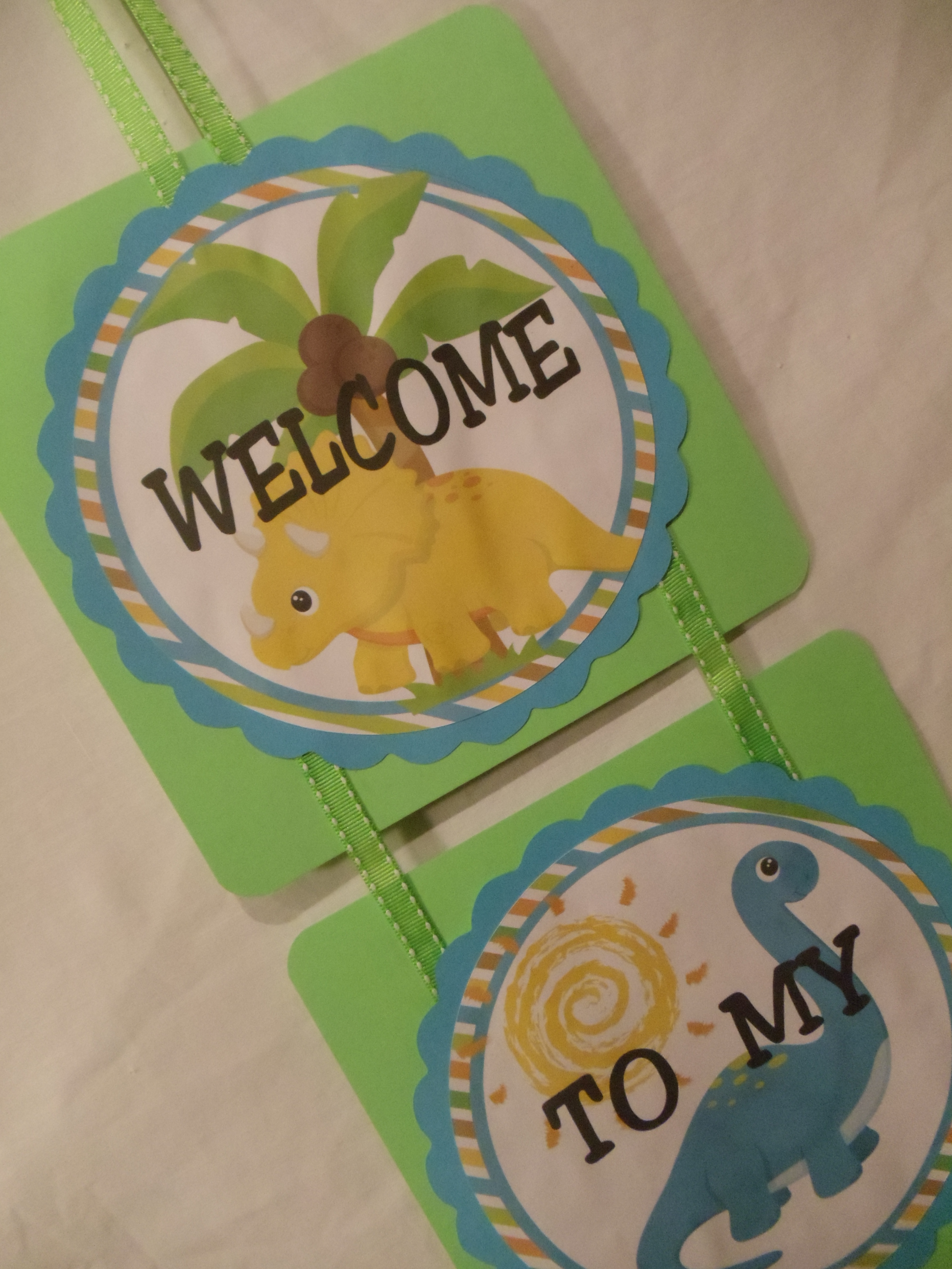 Dinosaur Welcome Sign on Luulla