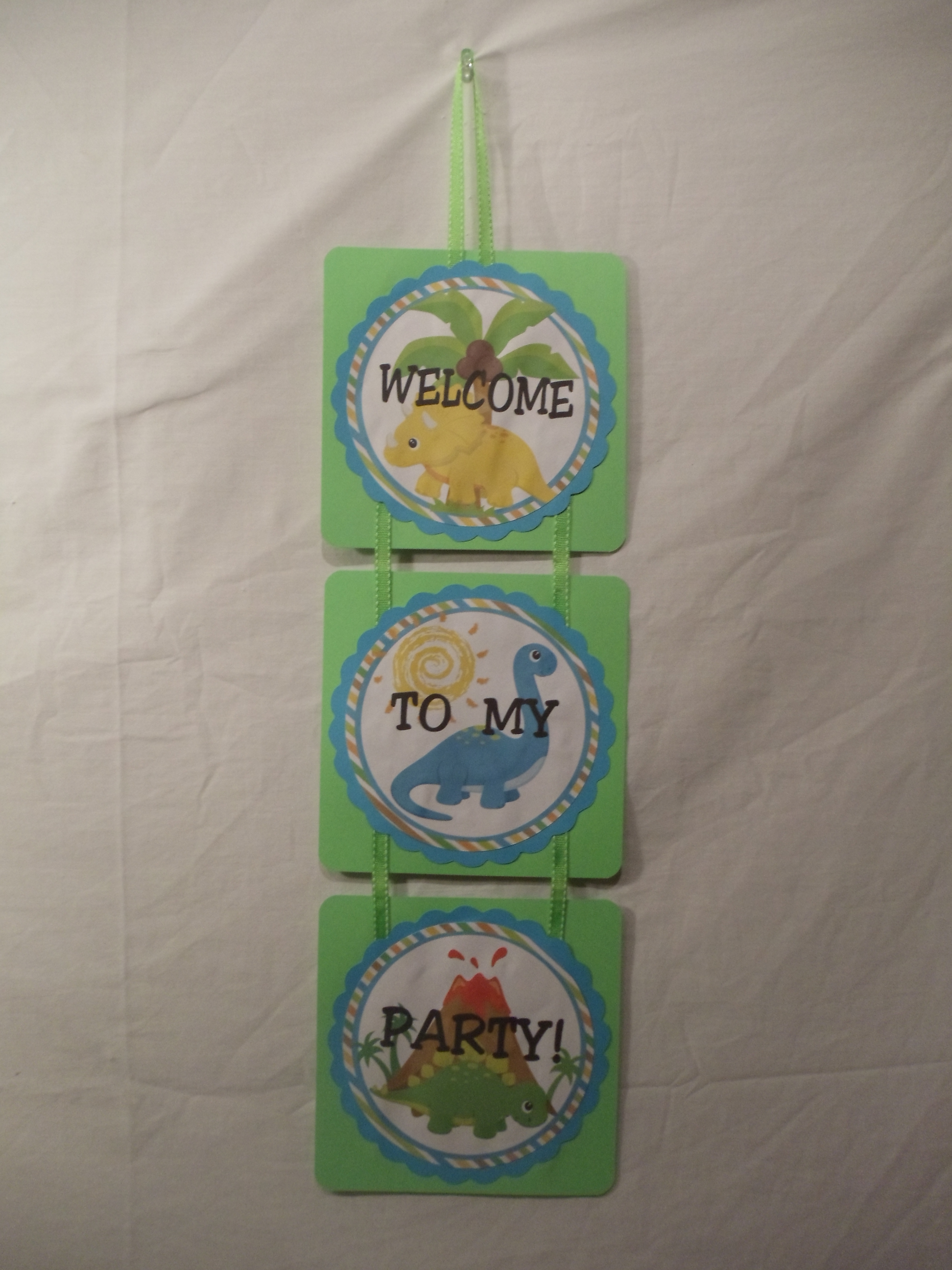 Dinosaur Welcome Sign on Luulla